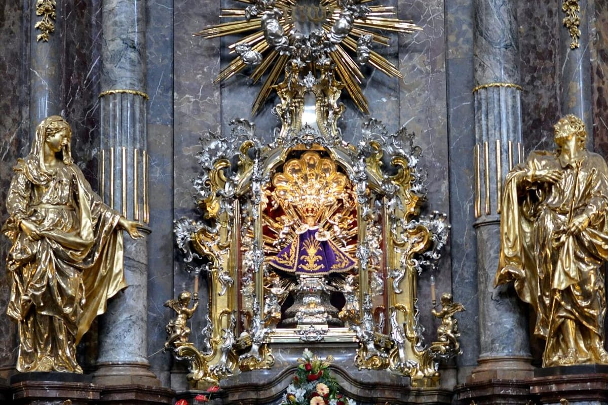 Das Prager Jesulein und die Kirche Maria vom Siege | Radio Prague ...