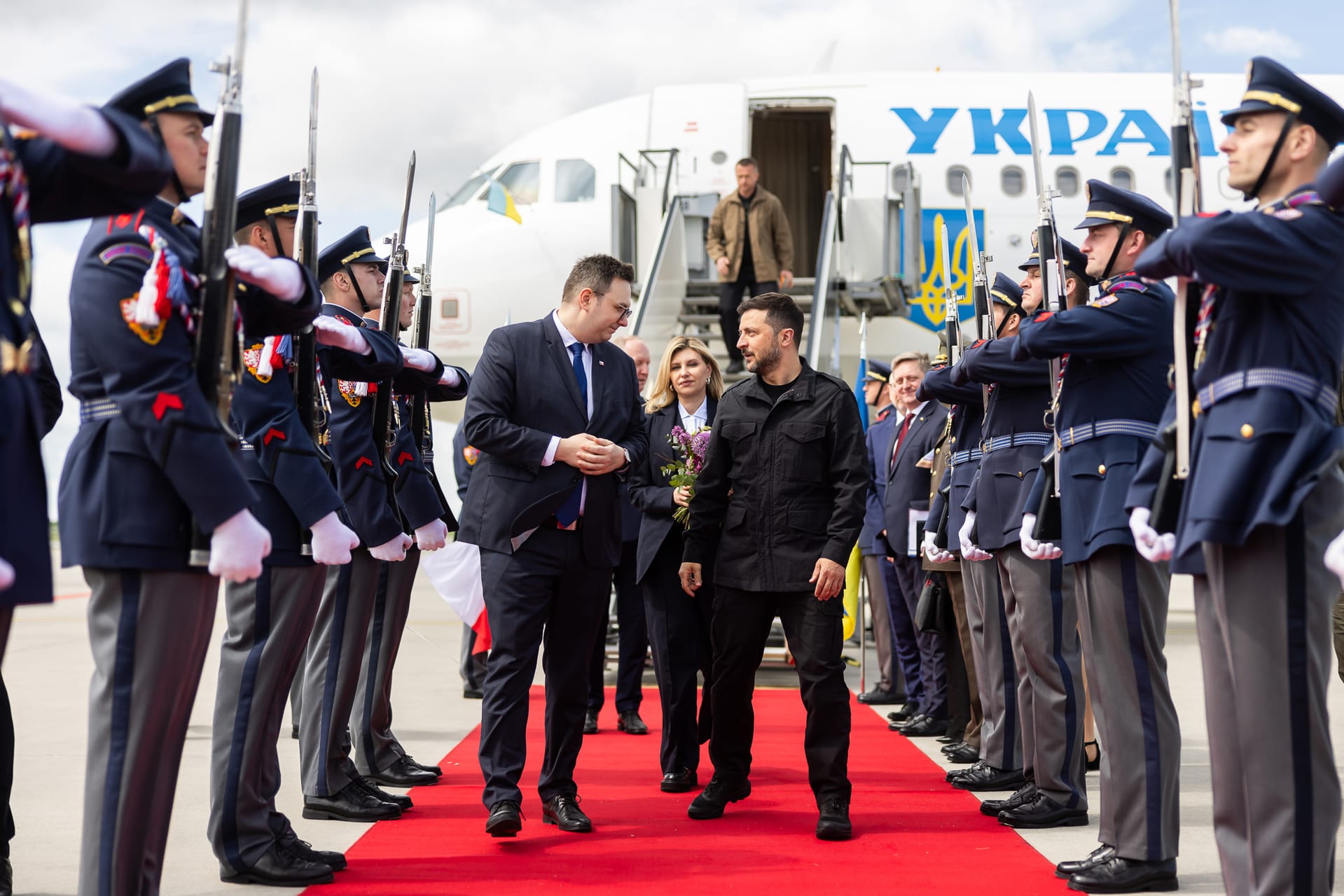 Wolodymyr Selenskyj wird beim Staatsbesuch in Prag weitere Hilfe für ...